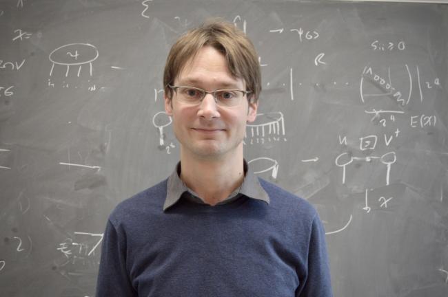 Simulating Strongly Correlated Systems With Tensor Network Algorithms Département De Physique